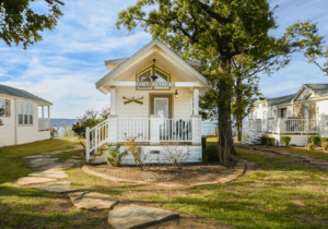 Lakefront Cottage Rentals, Lake Skiatook, OK | CrossTimbers Marina